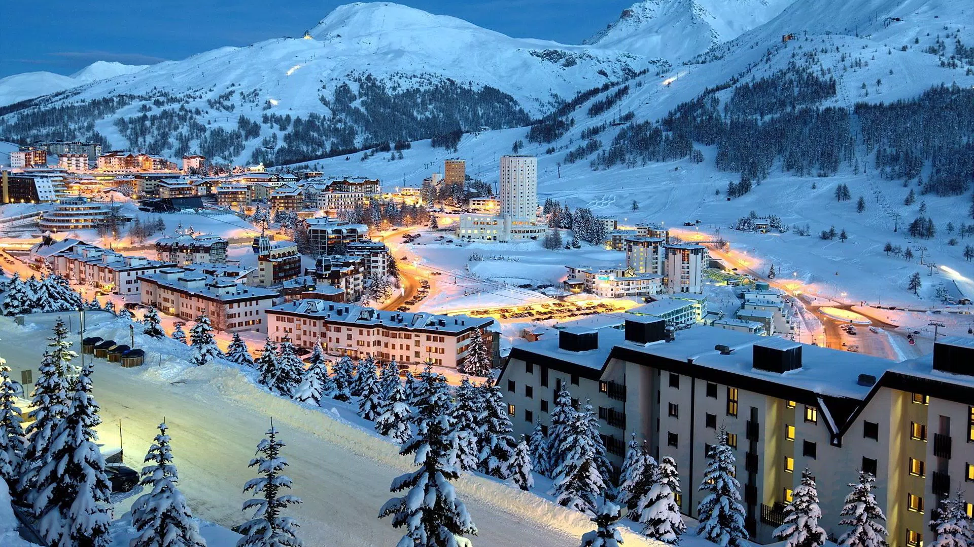 Snow City Wallpaper