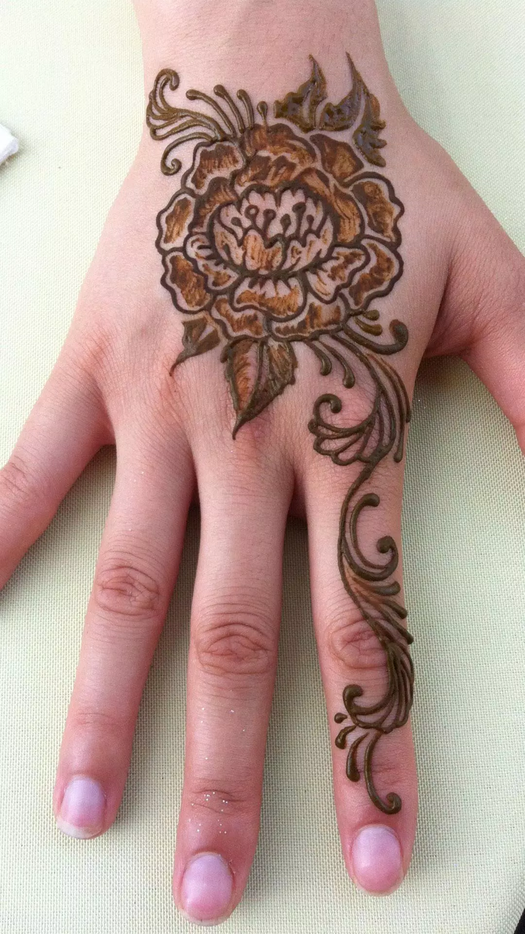 Simple Mehndi Wallpaper
