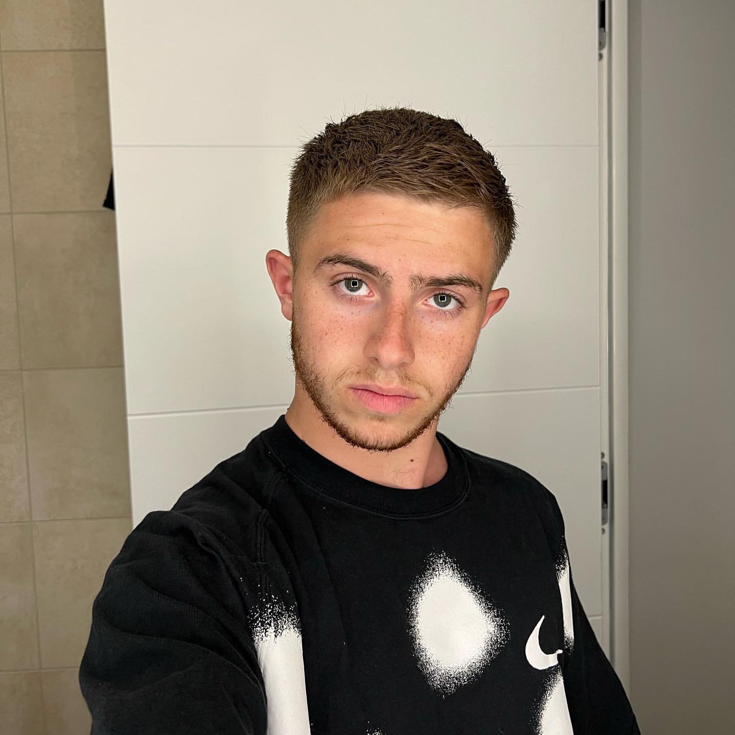 Michou HD 4K Wallpapers APK للاندرويد تنزيل